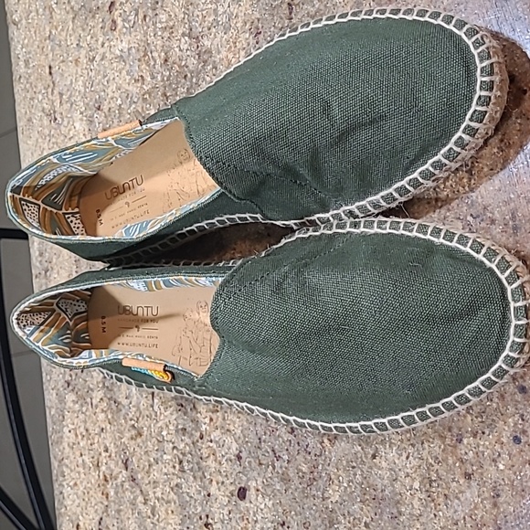 Ubuntu Life | Shoes | Ubuntu Green Canvas Spadrilles Slip On Shoes Size ...